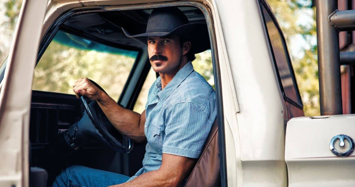 Riley Green Honors Toby Keith on New Summer Anthem, 'Think As You Drunk ...