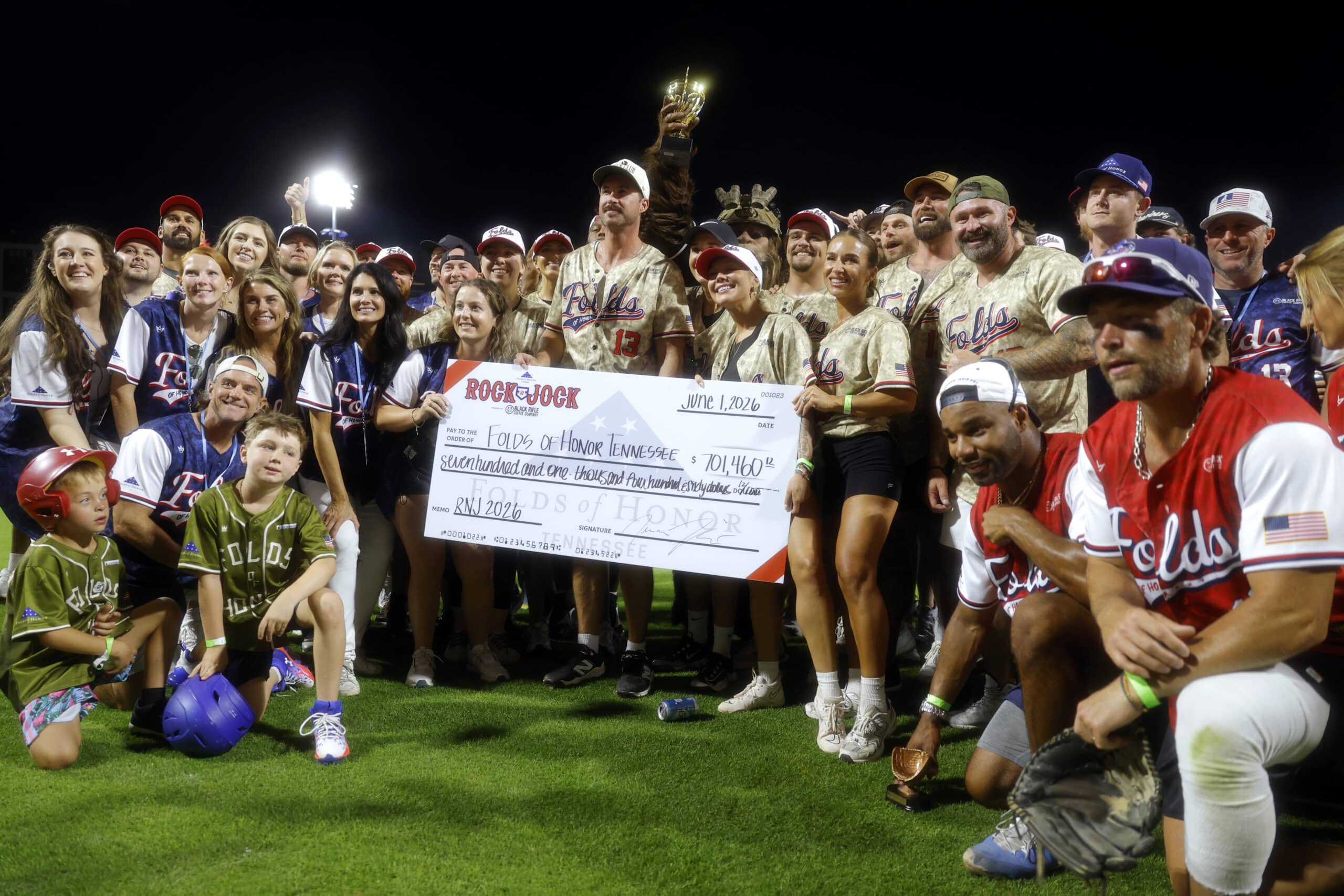 Over 9,000 Fans Pack Nashville’s First Horizon Park as Riley Green ...