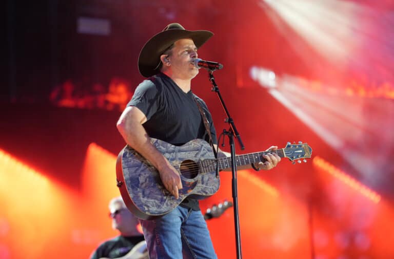 Rhett Akins Reveals Why His 6-Year-Old Son Is 'Banned' From The Grand ...